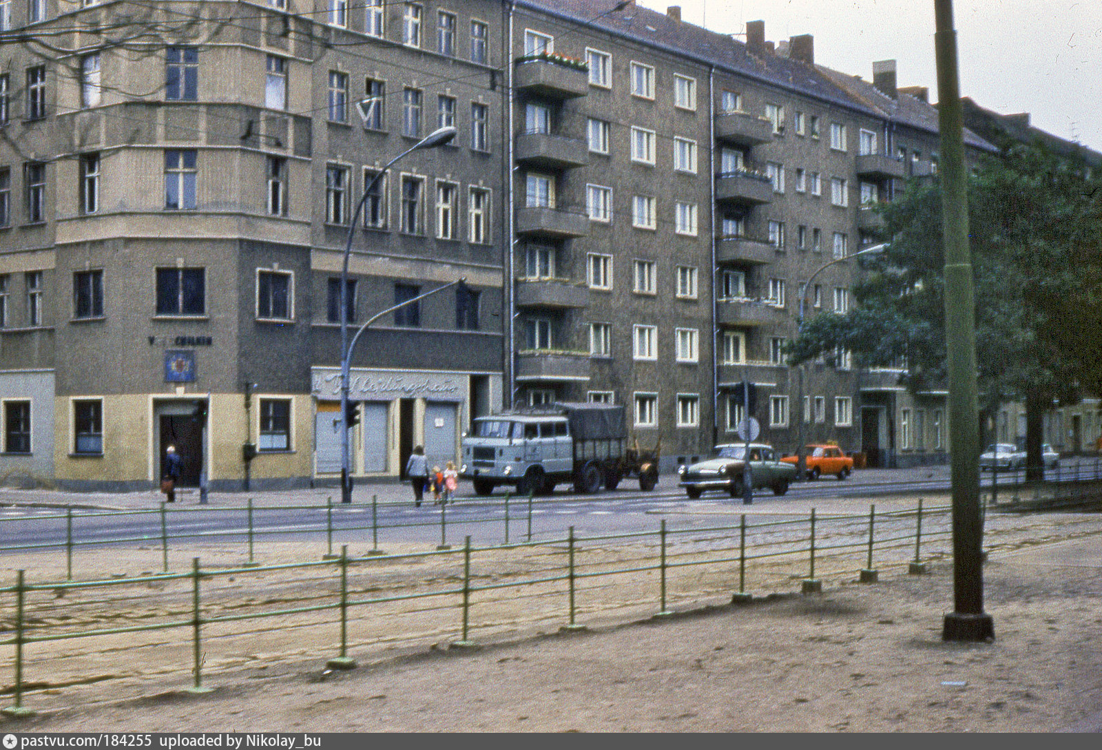 Ost Berlin Petersburger Stra e