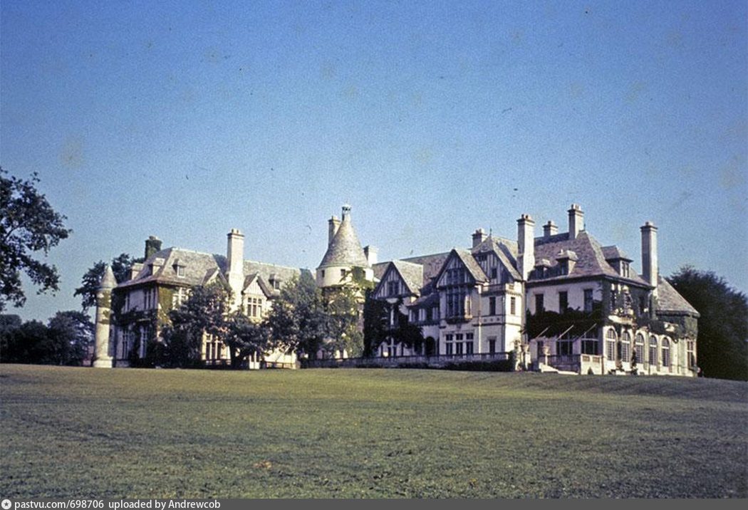 Dark Shadows Movie House